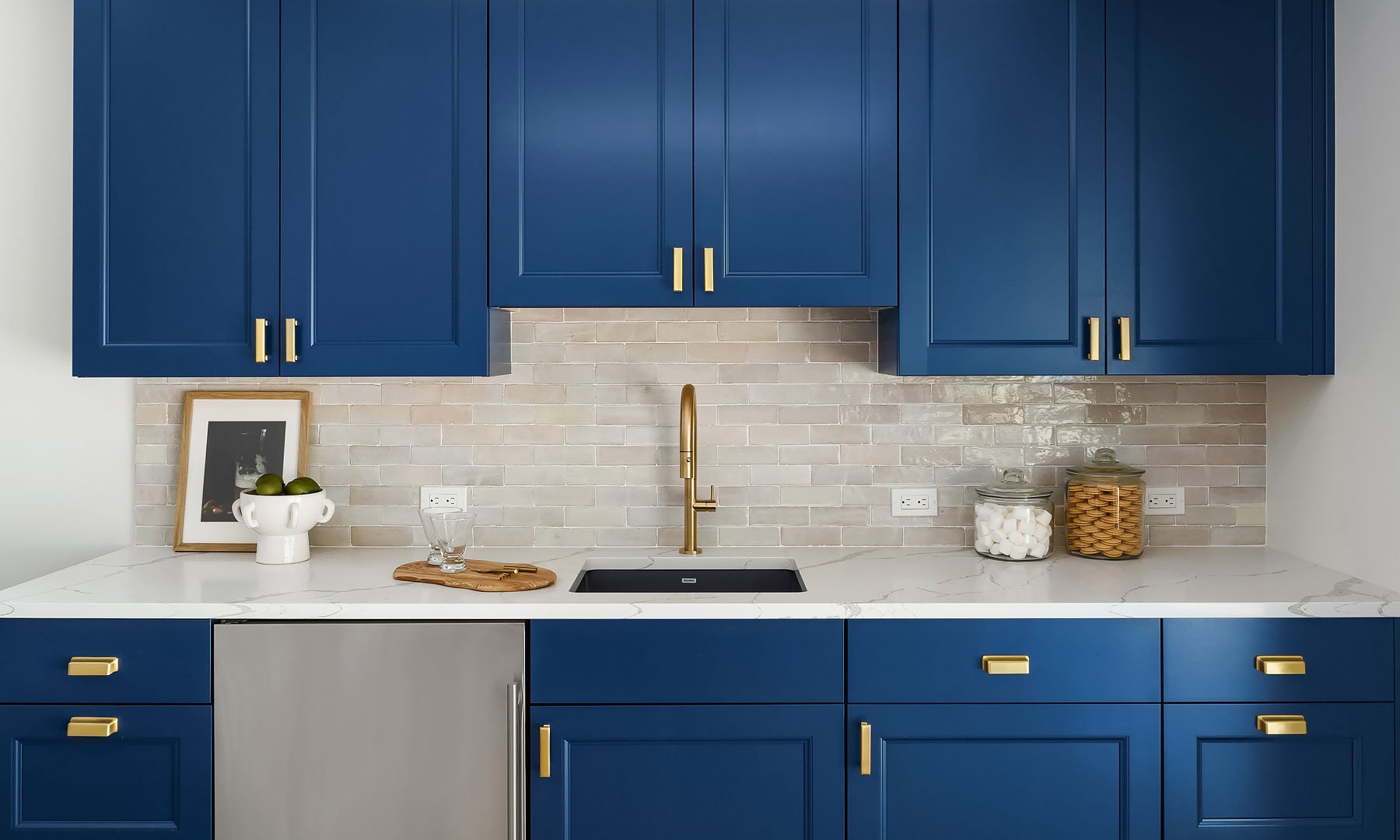 Kitchen Cabinet Knobs and Pulls: Adding Charm and Functionality to Your ...